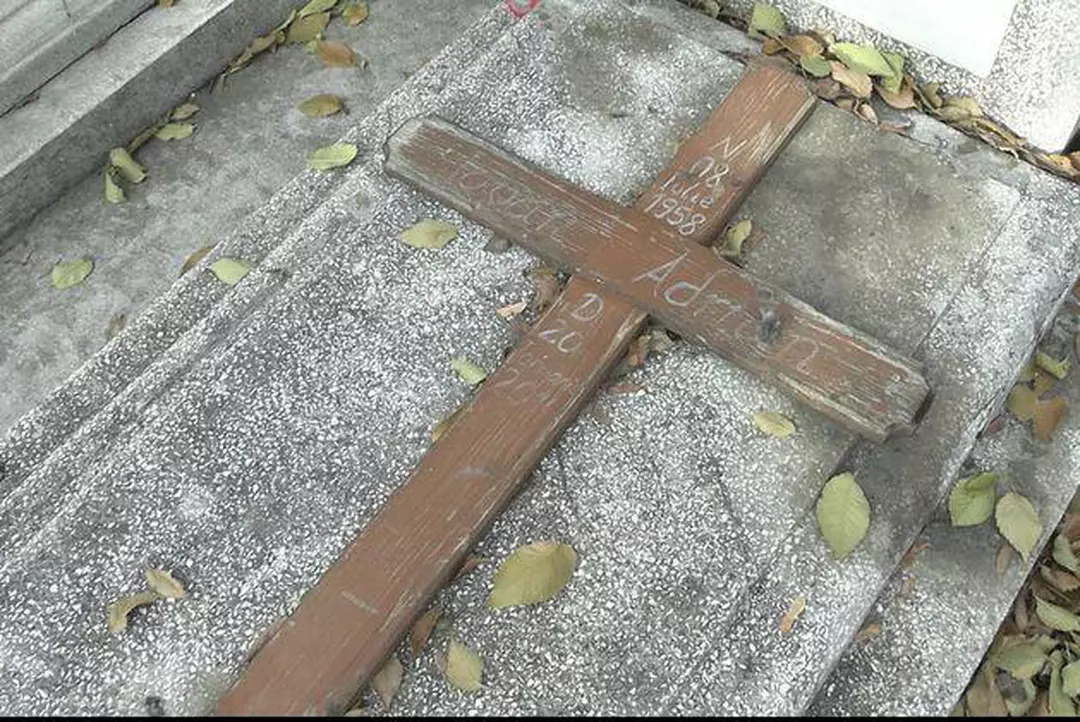 Mormântul lui Adrian Iovan, lăsat în paragină la 10 ani de la moartea ...